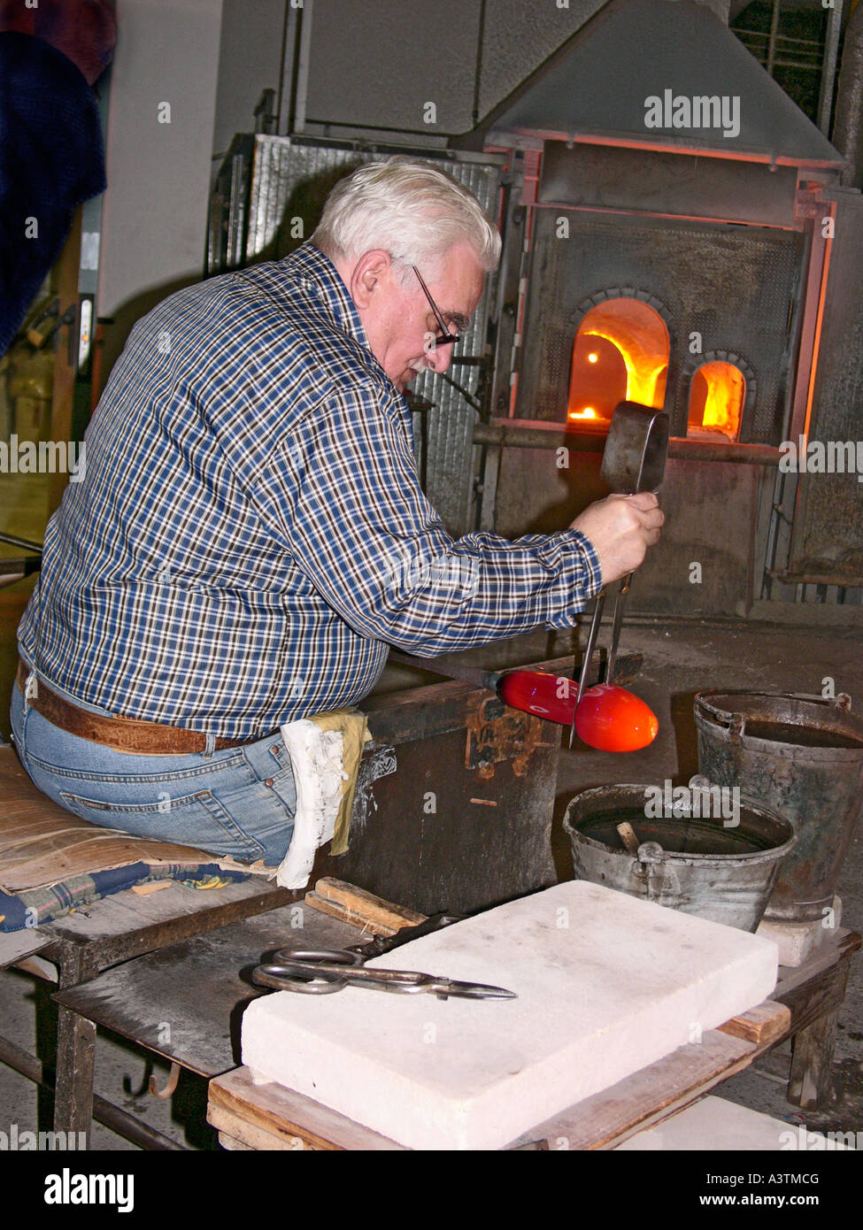 Venetian glass craftsman on hi-res stock photography and images - Alamy
