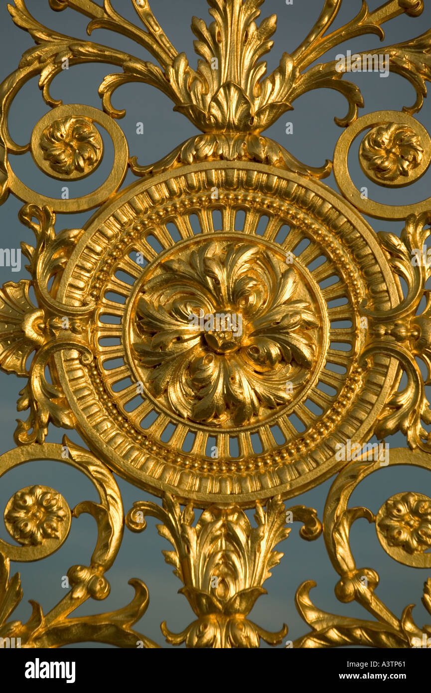 Golden paris fence barrier hi-res stock photography and images - Alamy