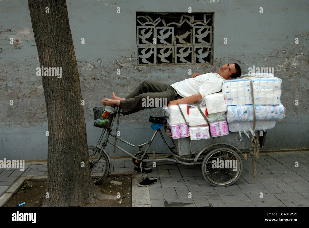Traditional chinese nap hi-res stock photography and images - Alamy