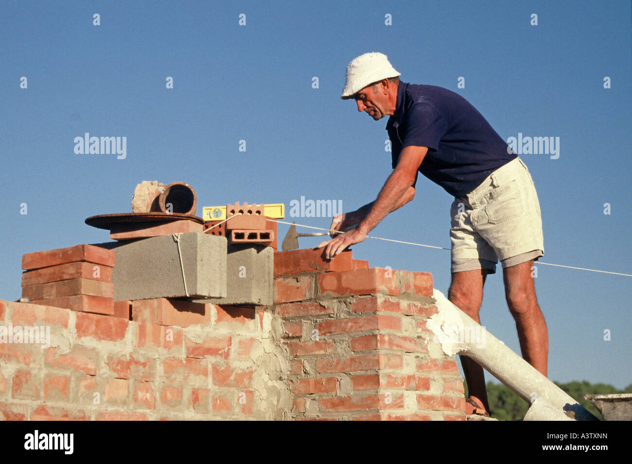 Sky bricklayer hi-res stock photography and images - Alamy