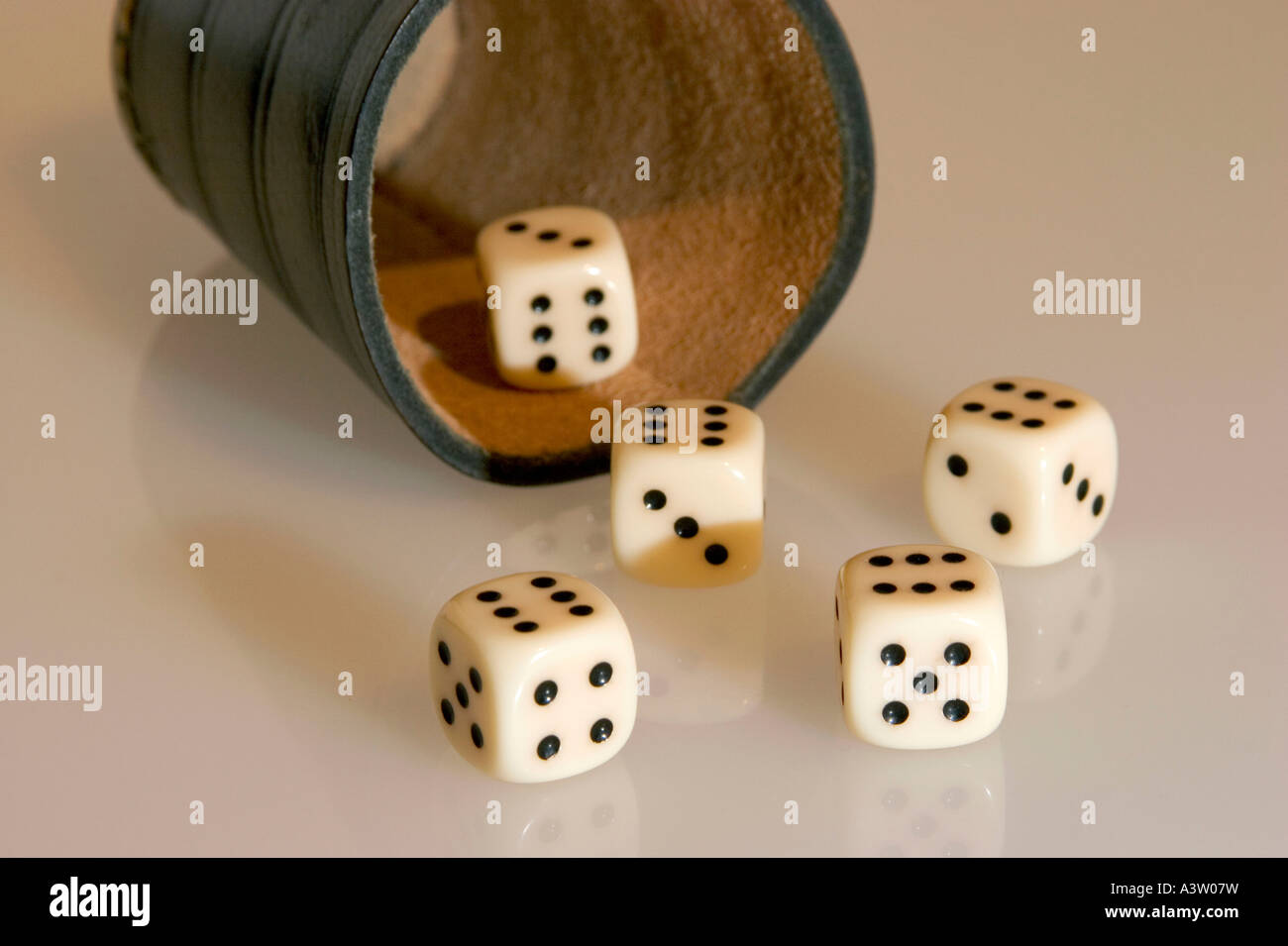 Dice box and cubes Stock Photo - Alamy