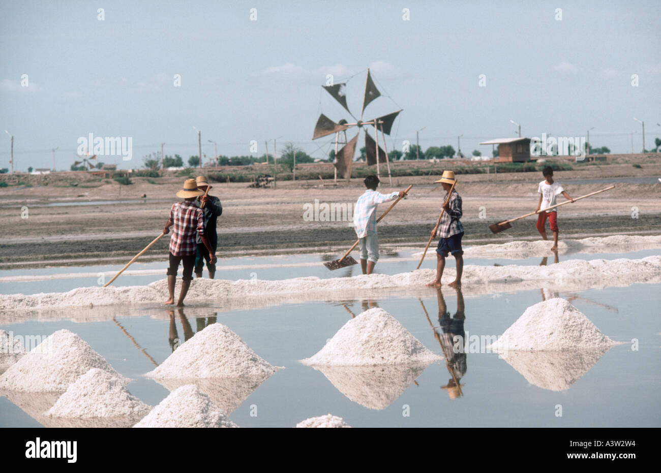 Sea salt piles salt lagoon hi-res stock photography and images - Alamy