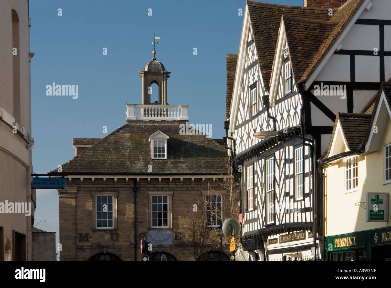 Warwick town shops hi-res stock photography and images - Alamy