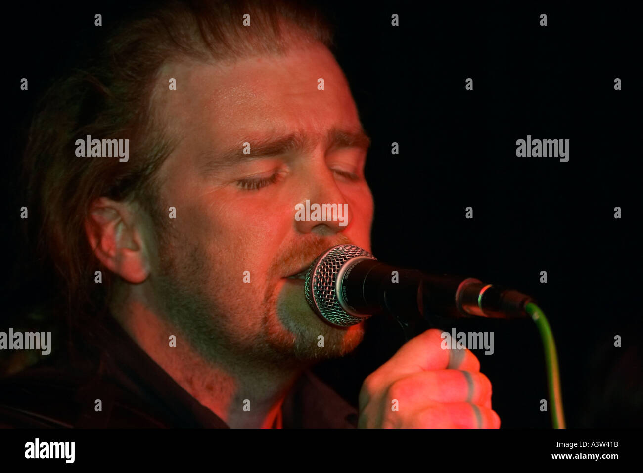 Her singer hi-res stock photography and images - Alamy