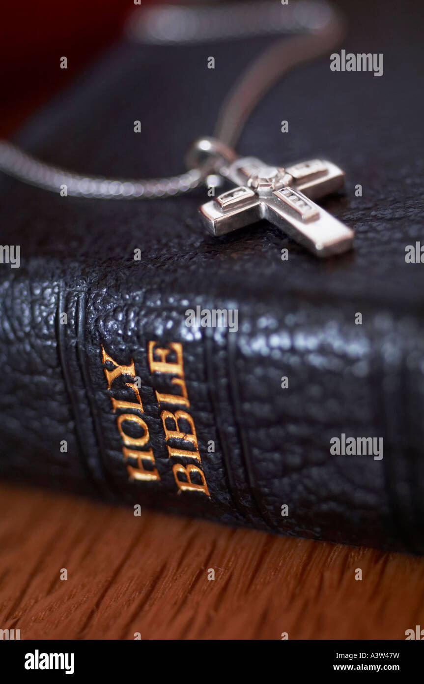 Bible and cross Stock Photo - Alamy