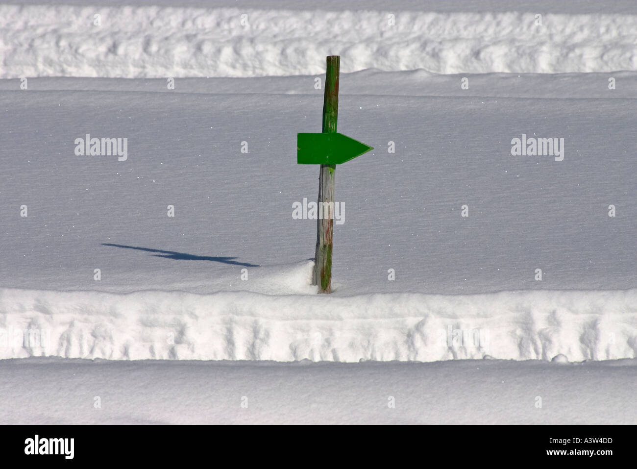 Green direction signs hi-res stock photography and images - Alamy