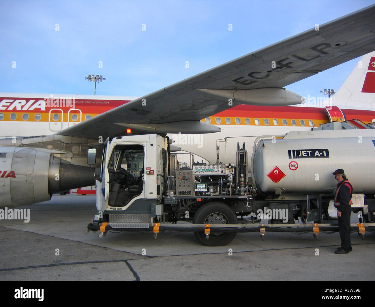 aircraft getting fueled Stock Photo - Alamy