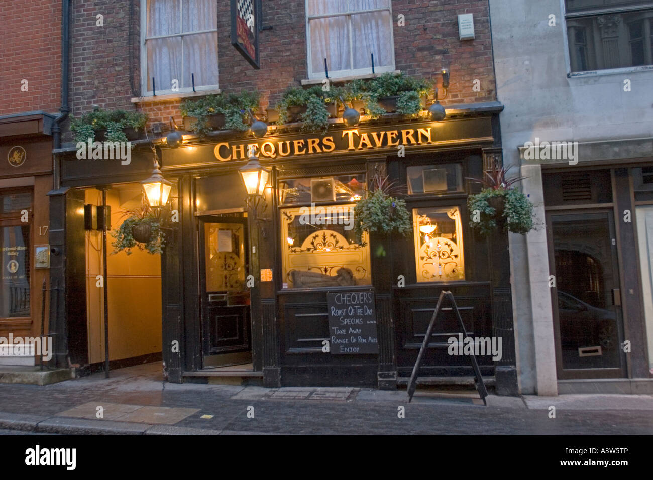 Chequers tavern st james london hi-res stock photography and images - Alamy