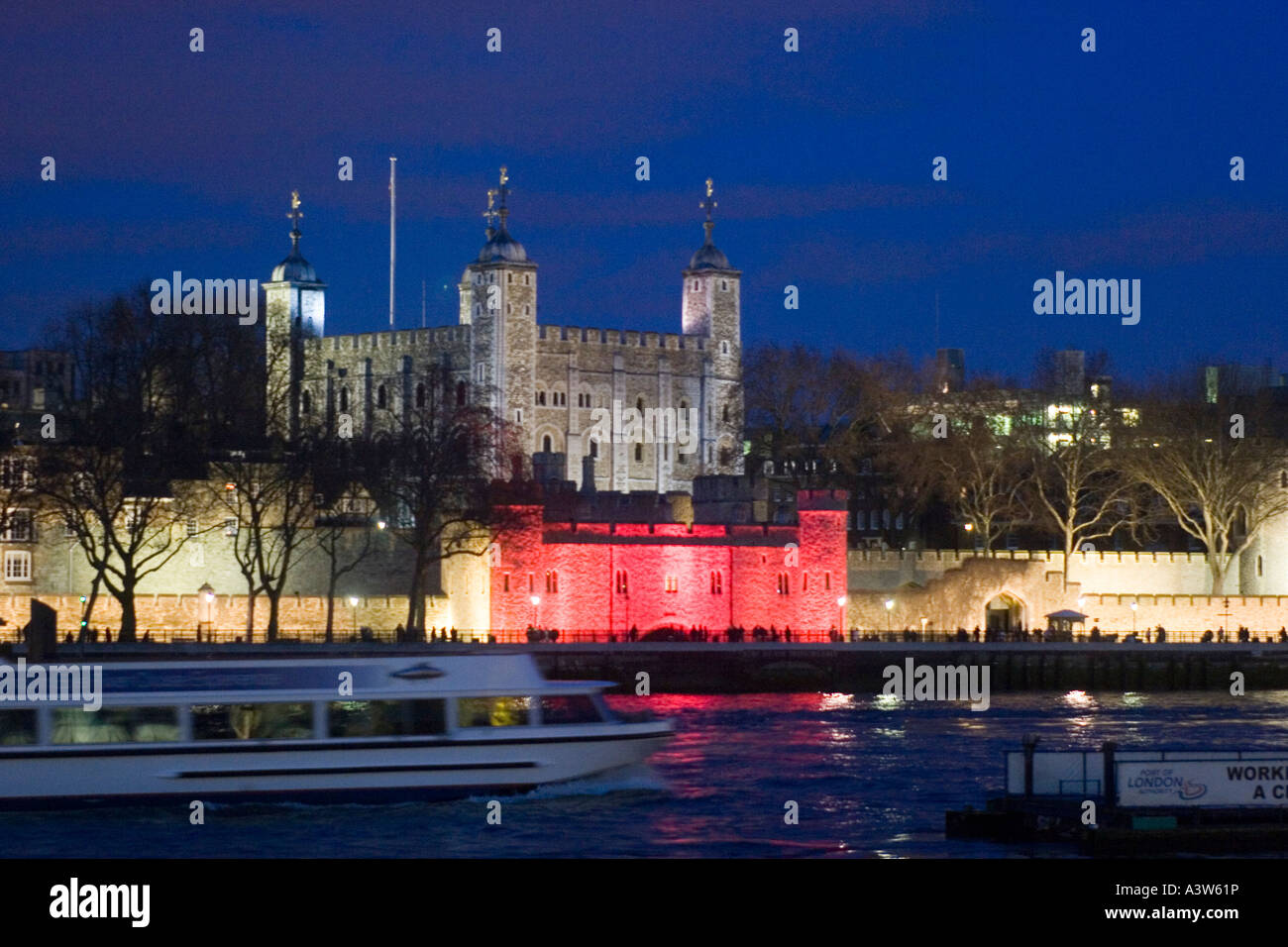 Traitors Gate and the Tower of London illuminated Switched On London ...