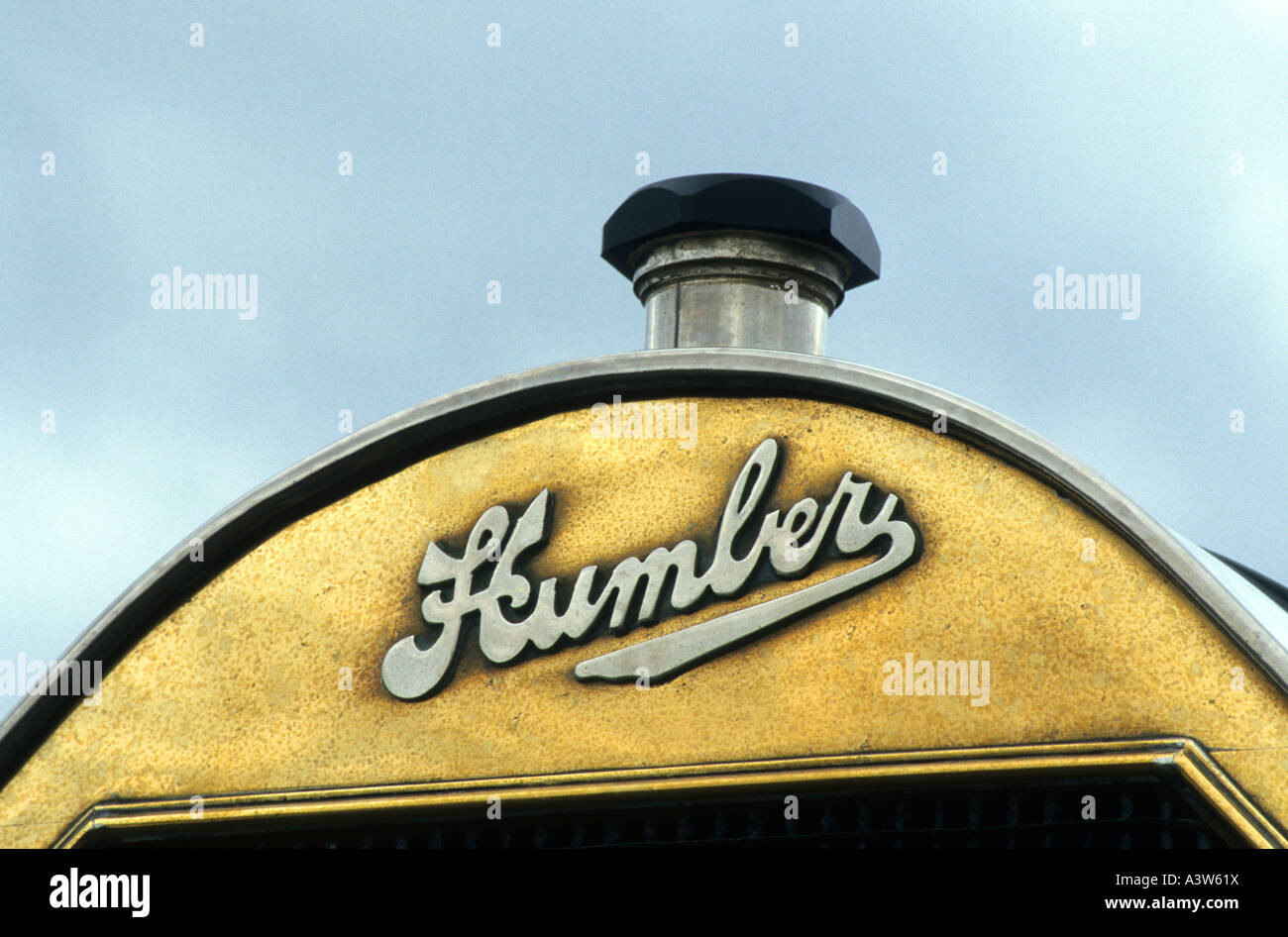 Humber car logo hi-res stock photography and images - Alamy