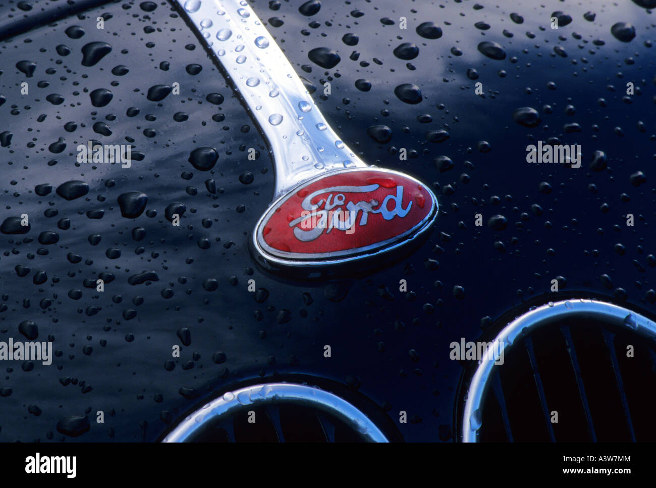 Classic ford popular badge hi-res stock photography and images - Alamy
