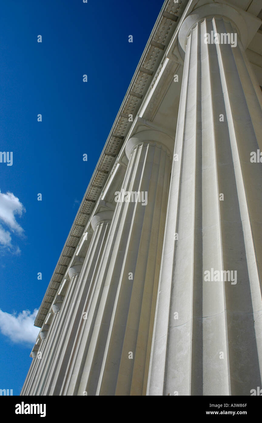 Pillar Facade of Auckland Museum Stock Photo - Alamy