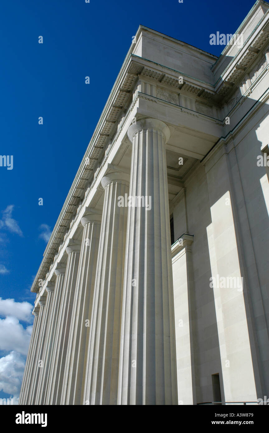 Pillar Facade of Auckland Museum Stock Photo - Alamy