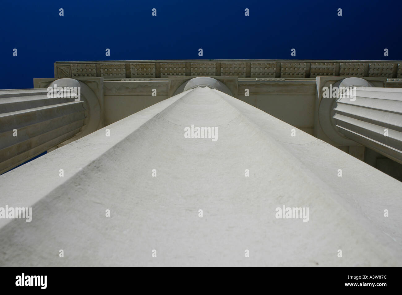 Pillar Facade of Auckland Museum Stock Photo - Alamy