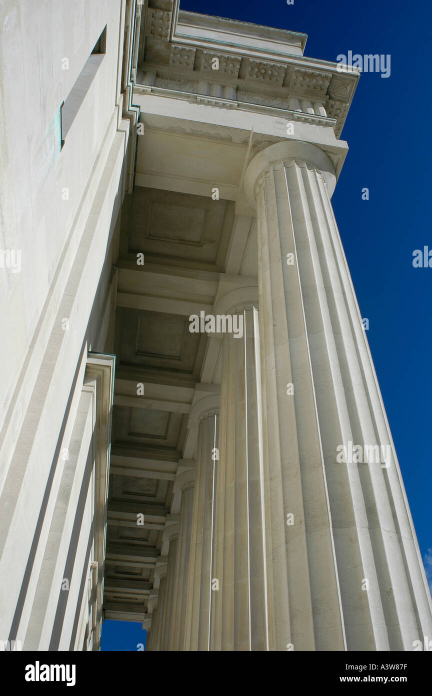 Pillar Facade of Auckland Museum Stock Photo - Alamy