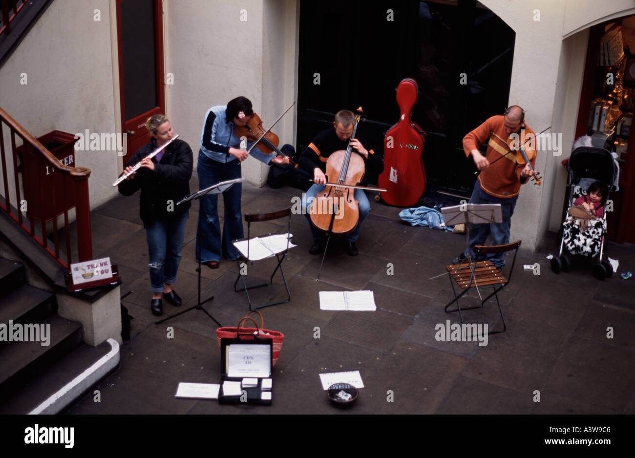 Musicians playing in Covent Garden London, England UK Stock Photo - Alamy