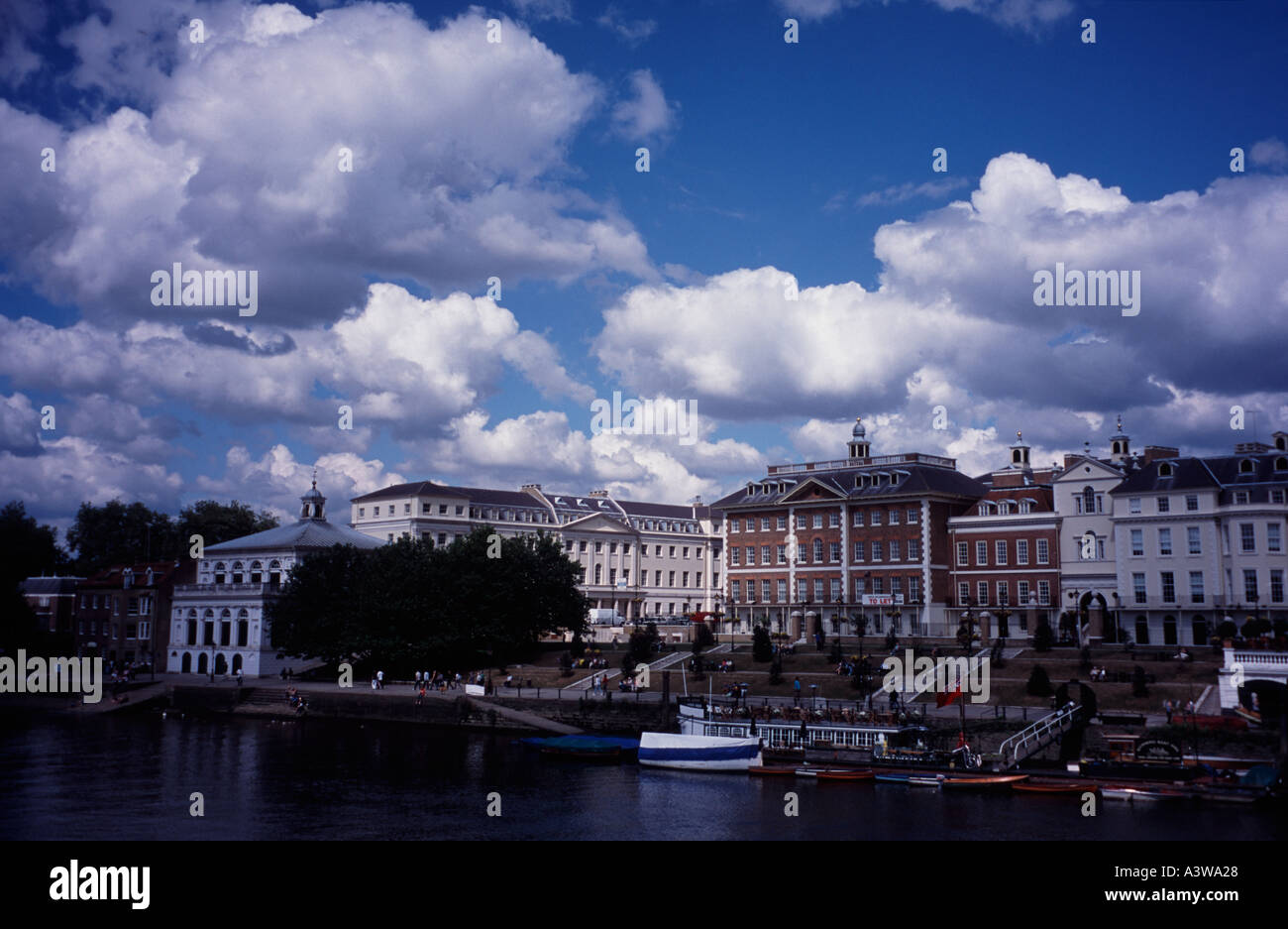Richmond riverside offices hi-res stock photography and images - Alamy