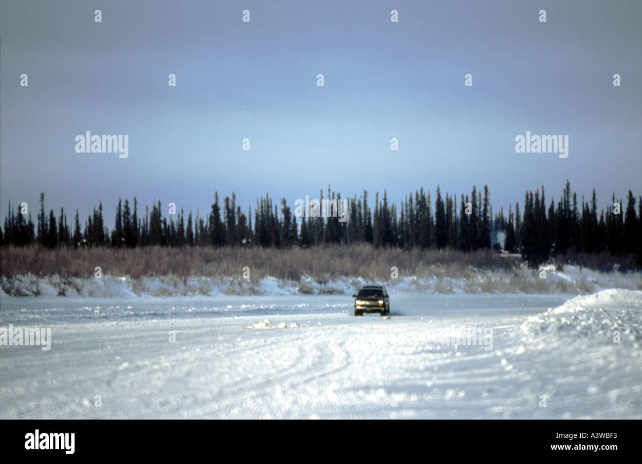 Winter road traffic hi-res stock photography and images - Alamy