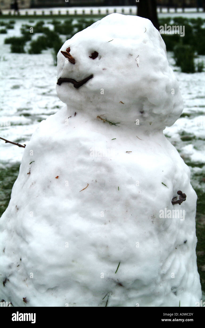 Snowman in St James Park London Stock Photo - Alamy