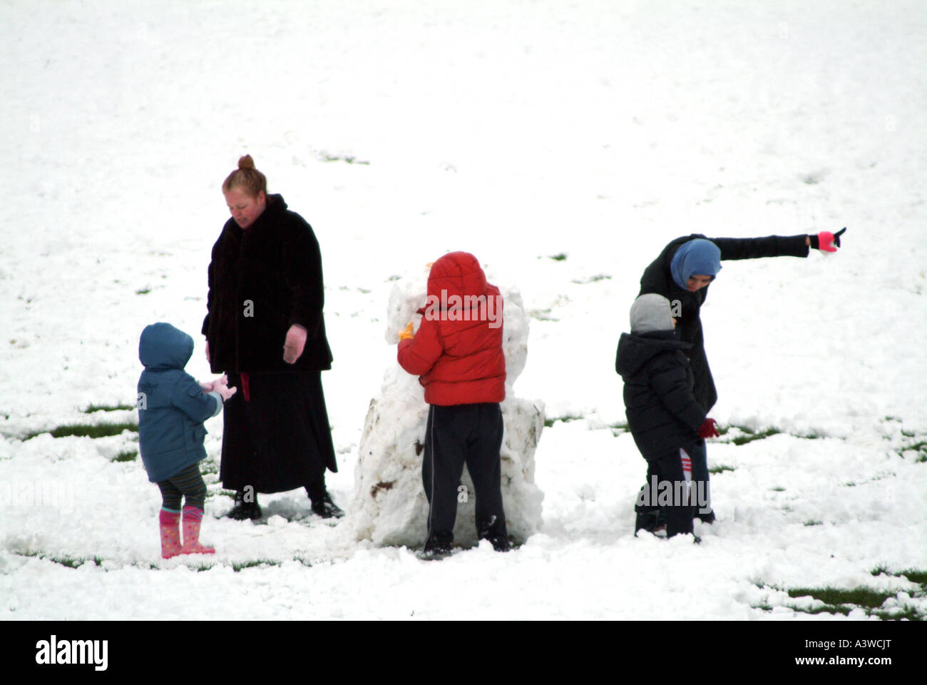 People making a snowman at Kenwood London Stock Photo - Alamy