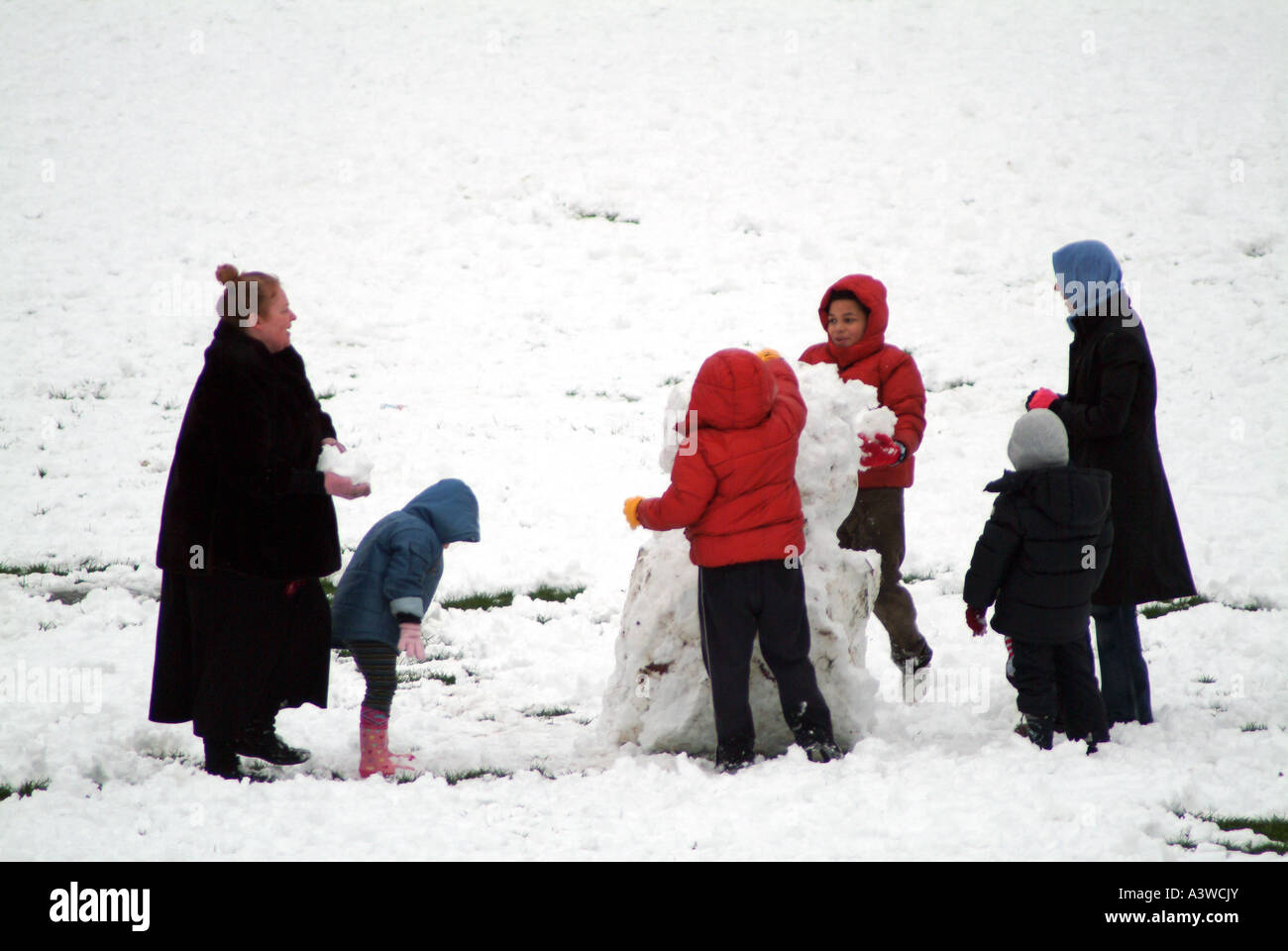 People making a snowman at Kenwood London Stock Photo - Alamy