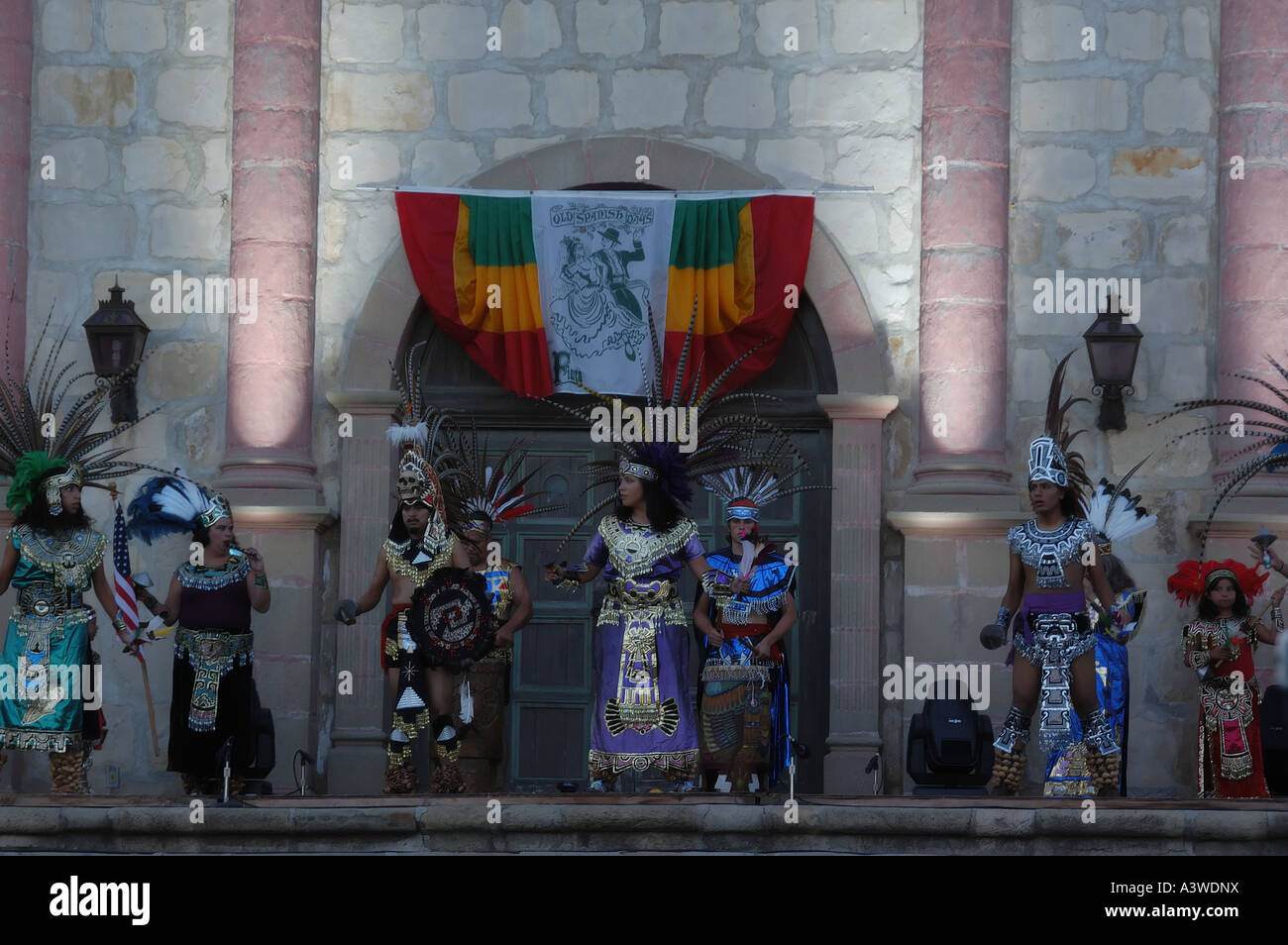 Fiesta dancers santa barbara hi-res stock photography and images - Alamy