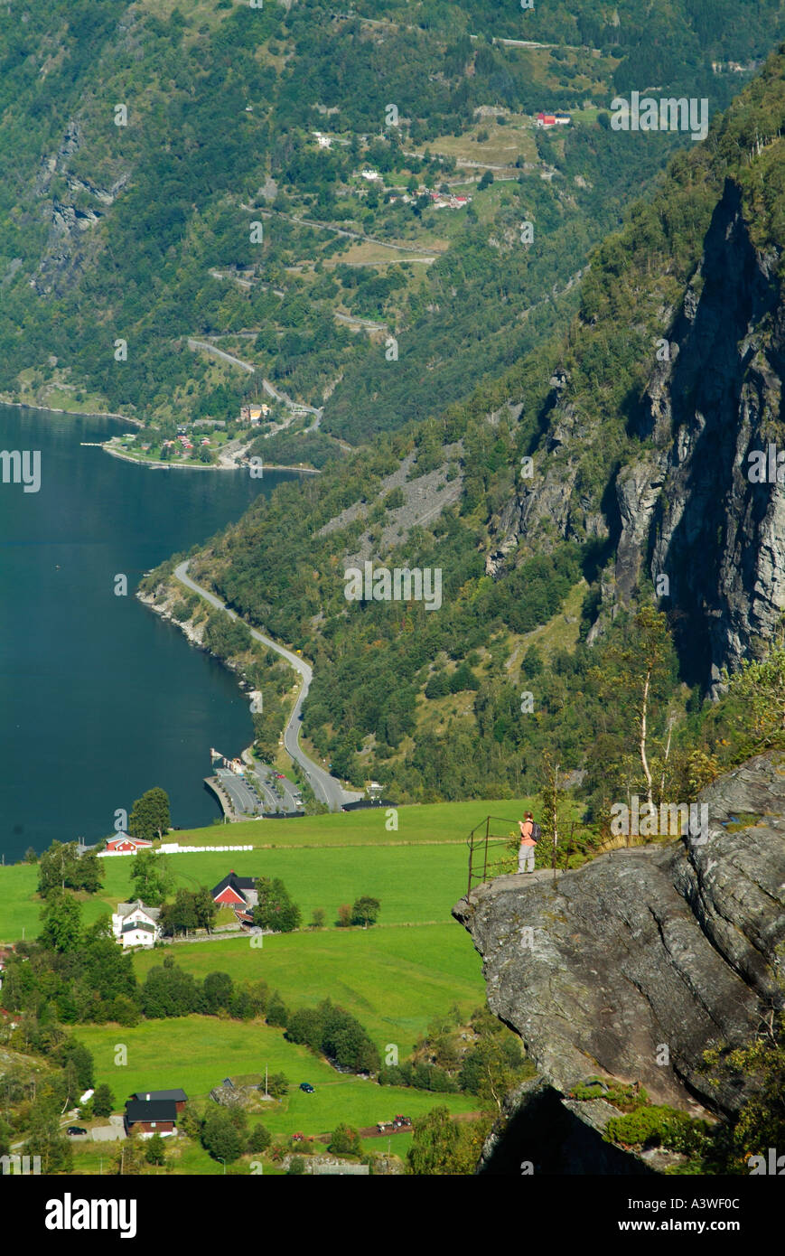 Hiker overlooking the Geiranger Valley and Geirangerfjorden More og ...