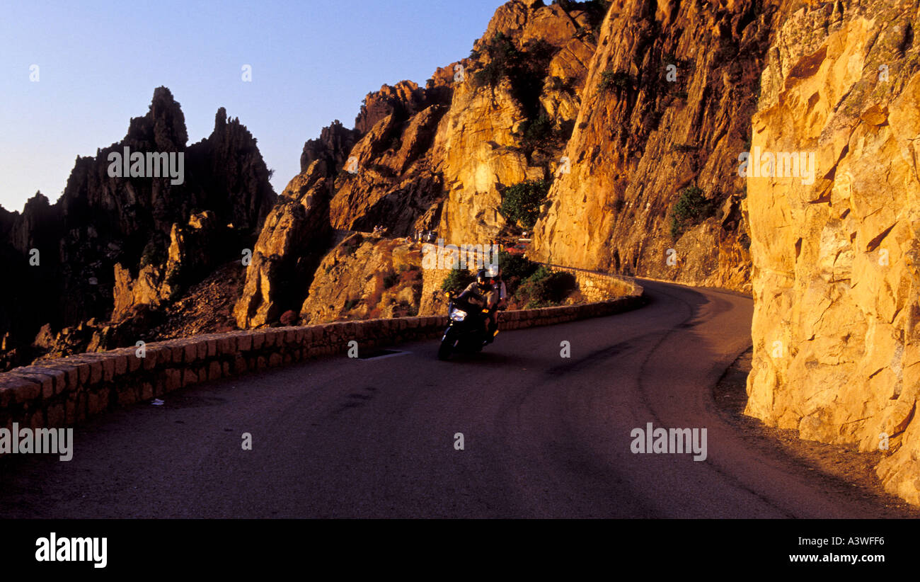 Car between red rocks hi-res stock photography and images - Alamy