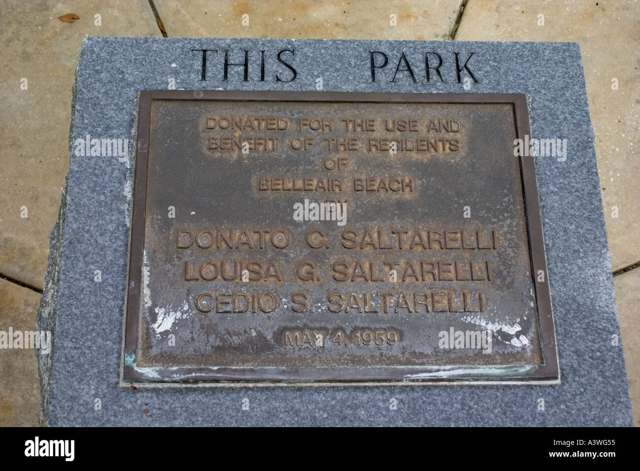 Sign dedication hi-res stock photography and images - Alamy