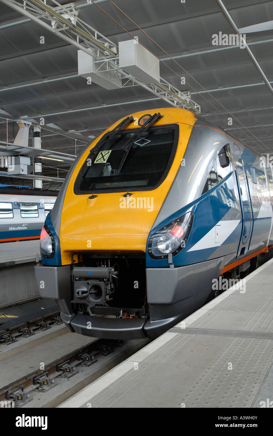 Midland mainline class 222 Meridian train at St Pancras railway station ...