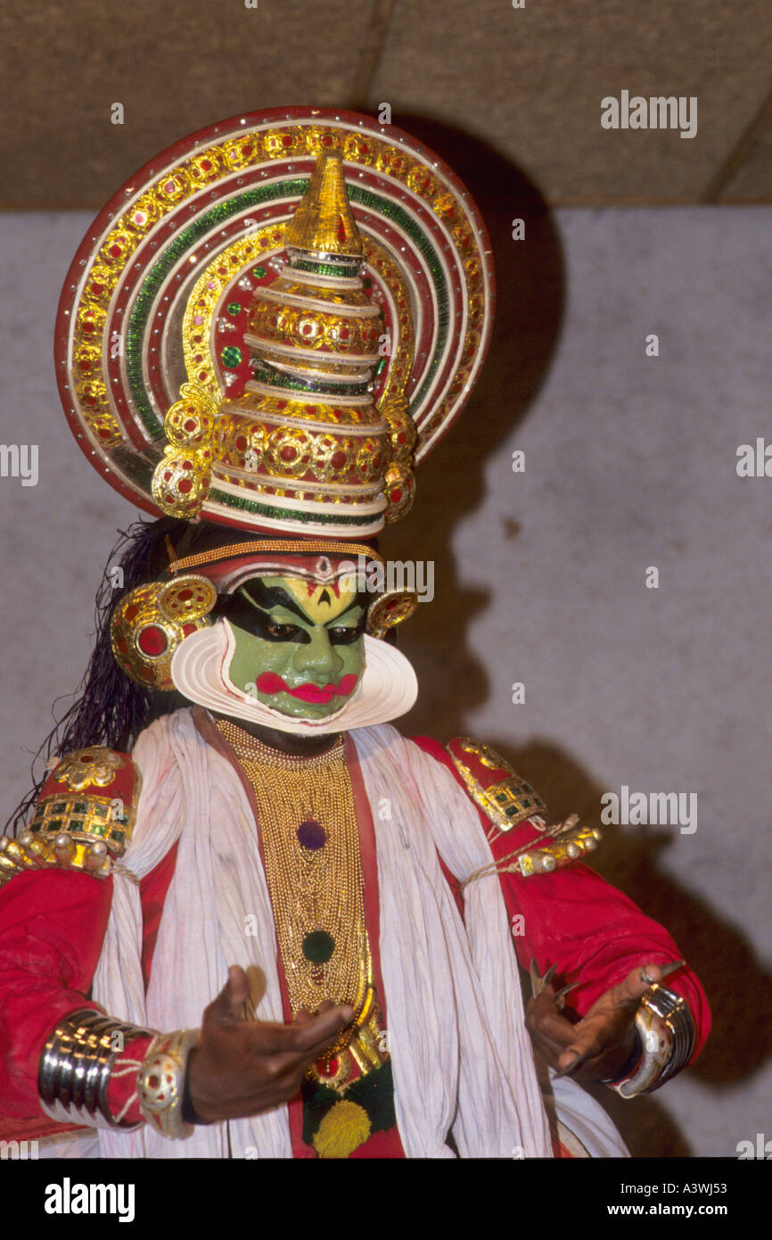 India Kathakali theater Stock Photo - Alamy