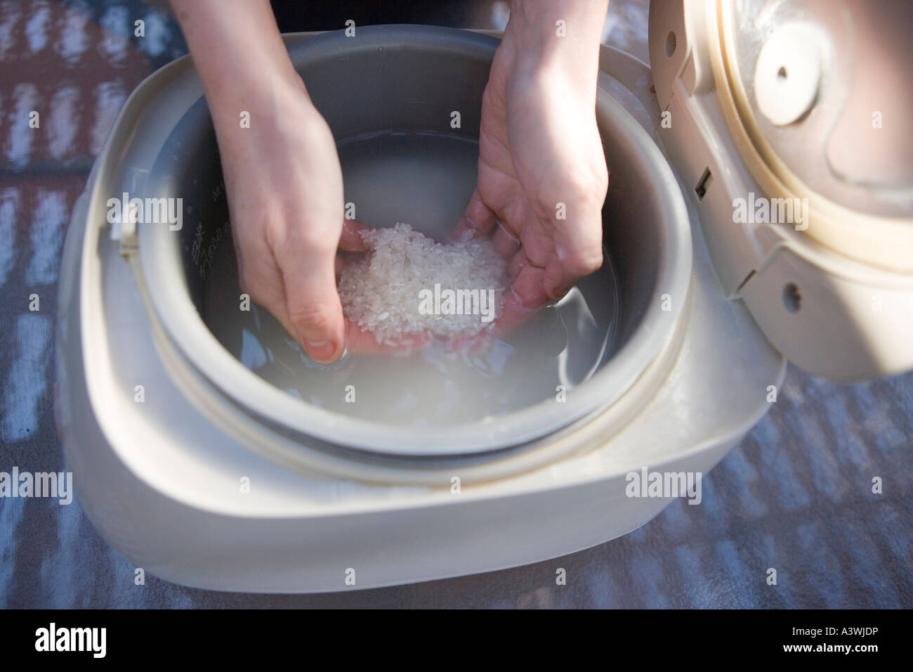 Rinsing rice hi-res stock photography and images - Alamy
