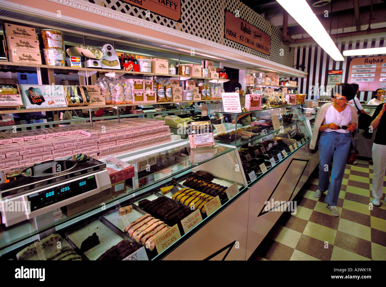 TOURISTS AT RYBA S FUDGE SHOP ON MACKINAC ISLAND MICHIGAN Stock Photo ...