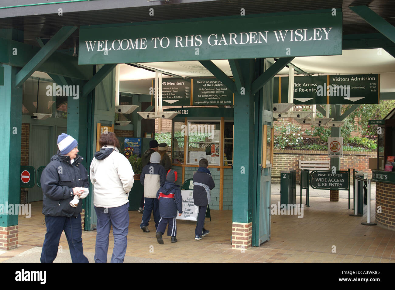 Entrance to wisley gardens hi-res stock photography and images - Alamy