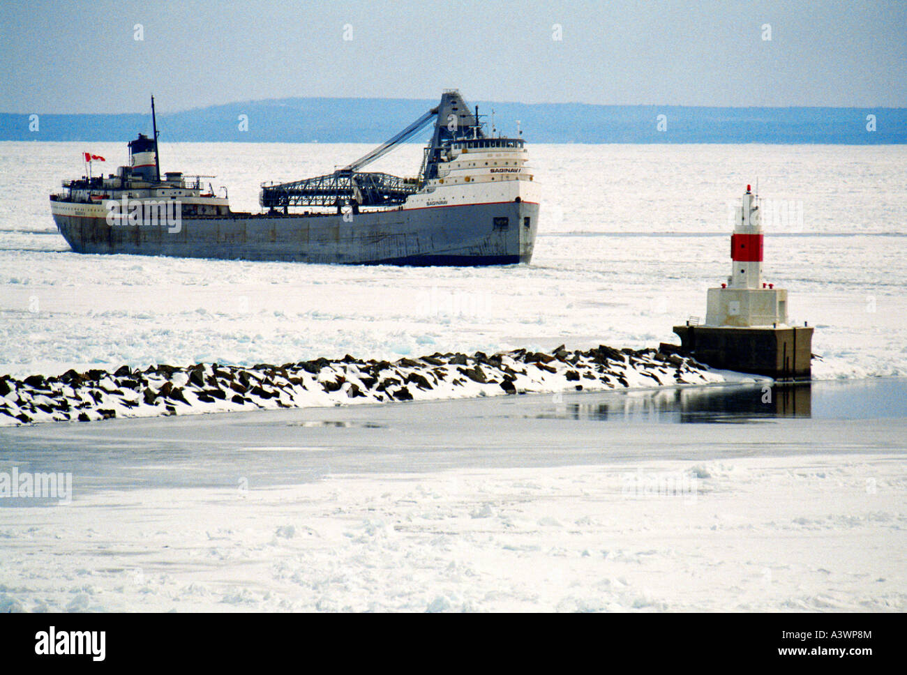 Great lakes freighter winter hi-res stock photography and images - Alamy