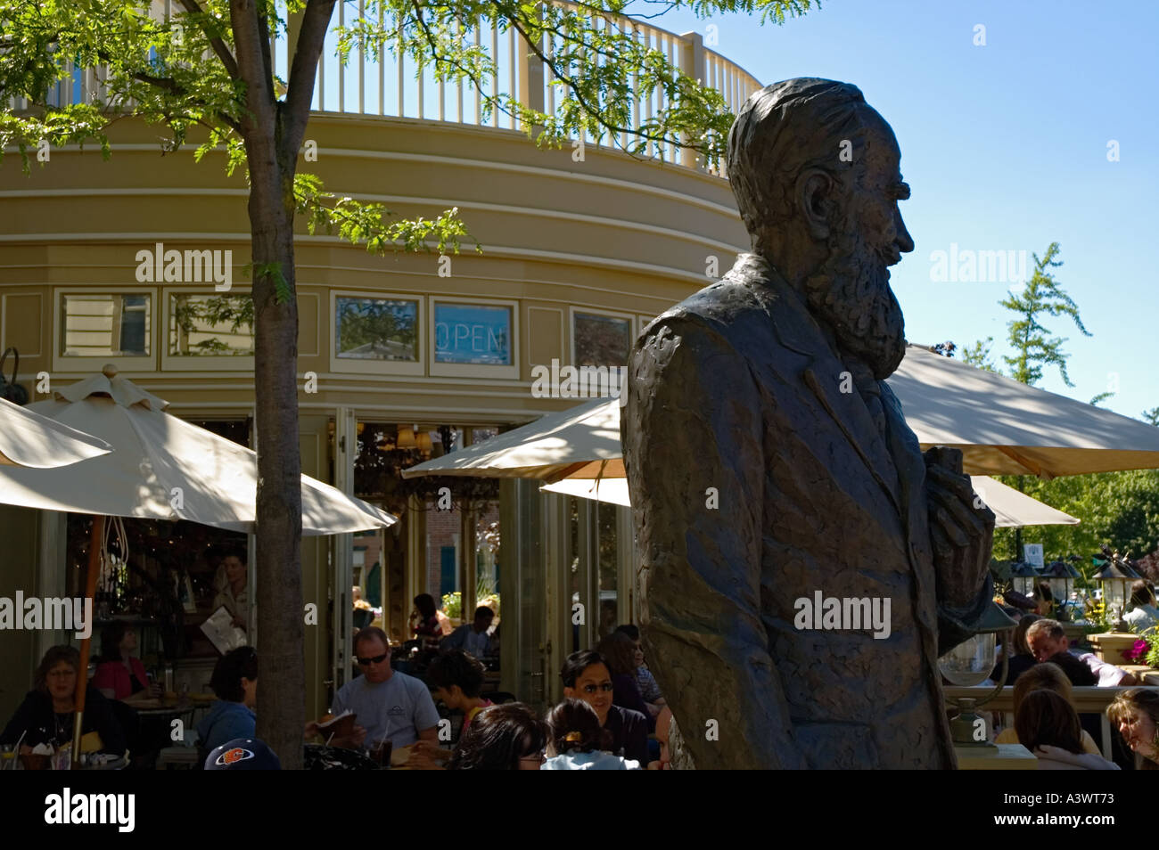 Canada Ontario Niagara on the Lake Shaw Cafe and Wine Bar bronze statue ...