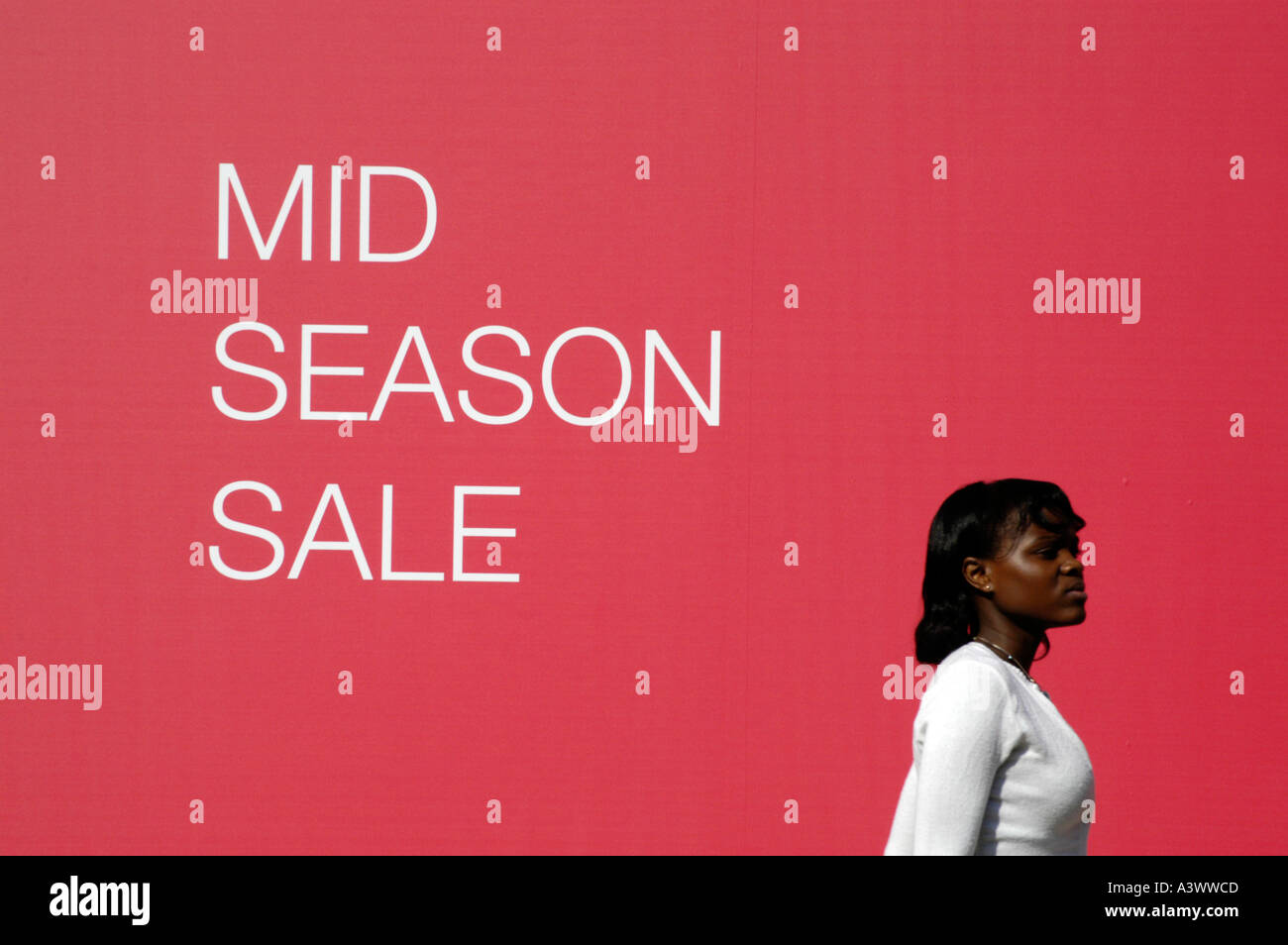 Mid season sale sign hi-res stock photography and images - Alamy