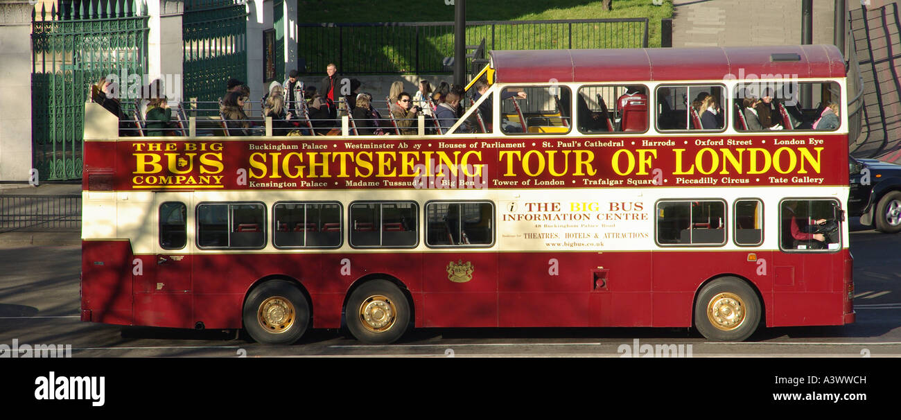 Looking down on open top Big Bus Company coach at Hyde Park Corner ...