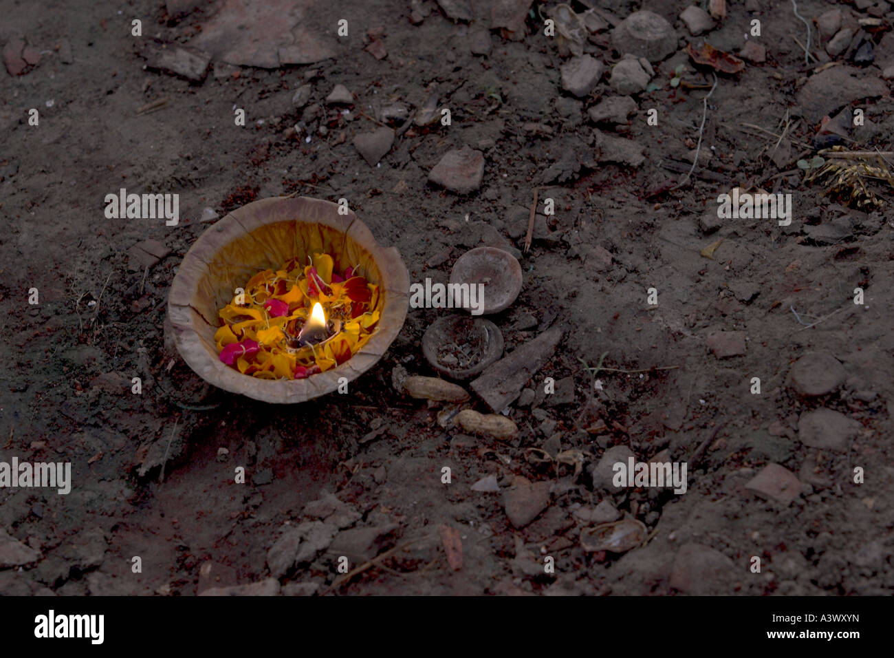 Offering candle worship puja hi-res stock photography and images - Alamy