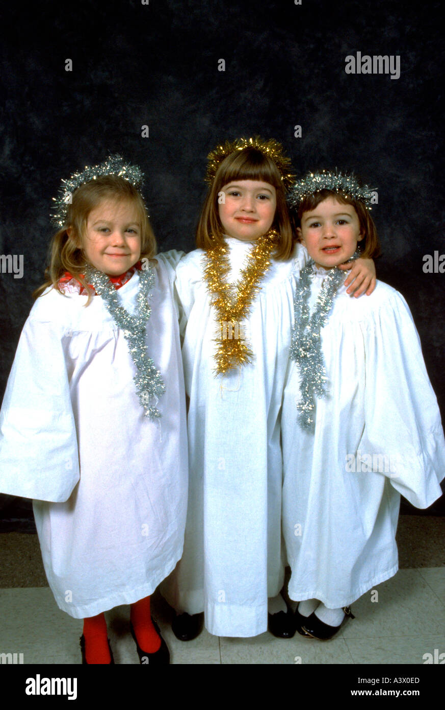 Three angels hi-res stock photography and images - Alamy