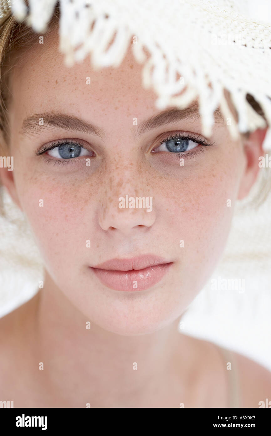 Woman looks camera half hi-res stock photography and images - Alamy