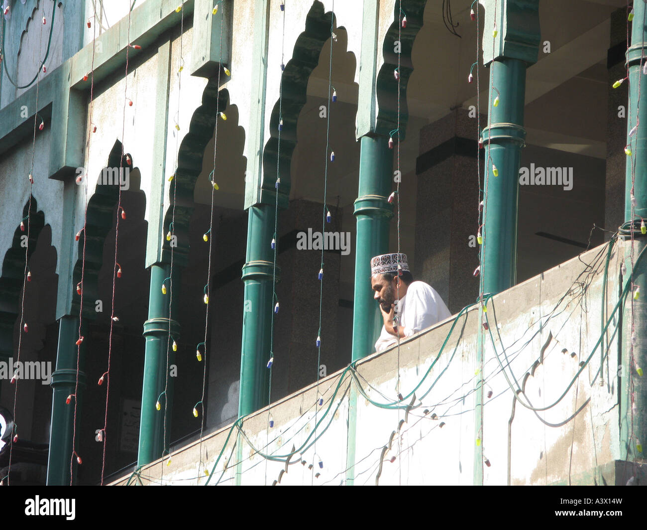 INDIA Muslim man at a mosque Mumbai Photo Julio Etchart Stock Photo - Alamy