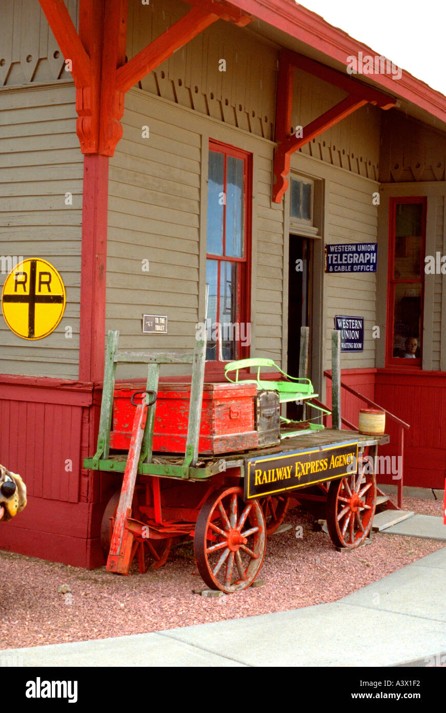 Railway express agency hi-res stock photography and images - Alamy