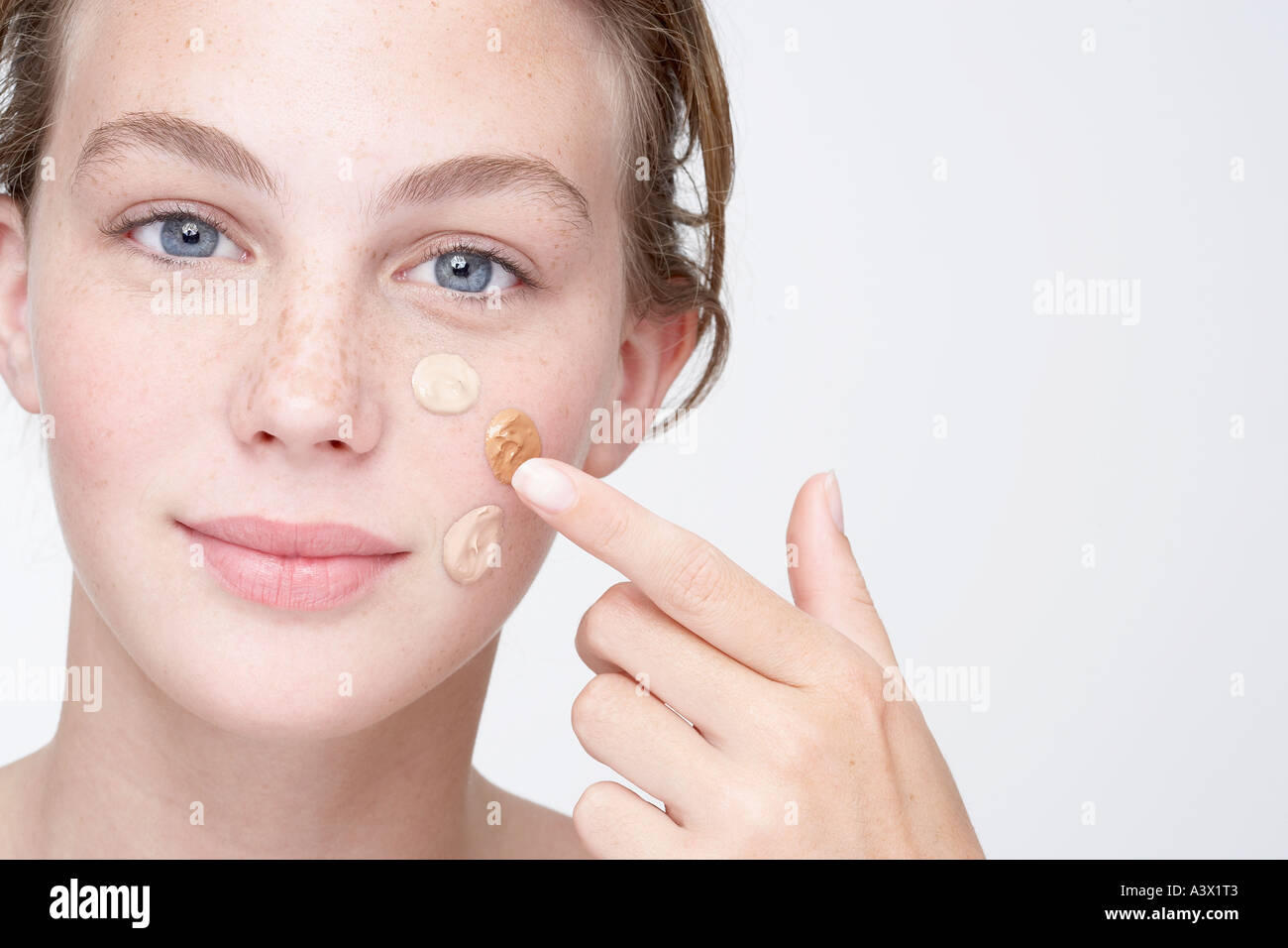 Beauty foundation hi-res stock photography and images - Alamy