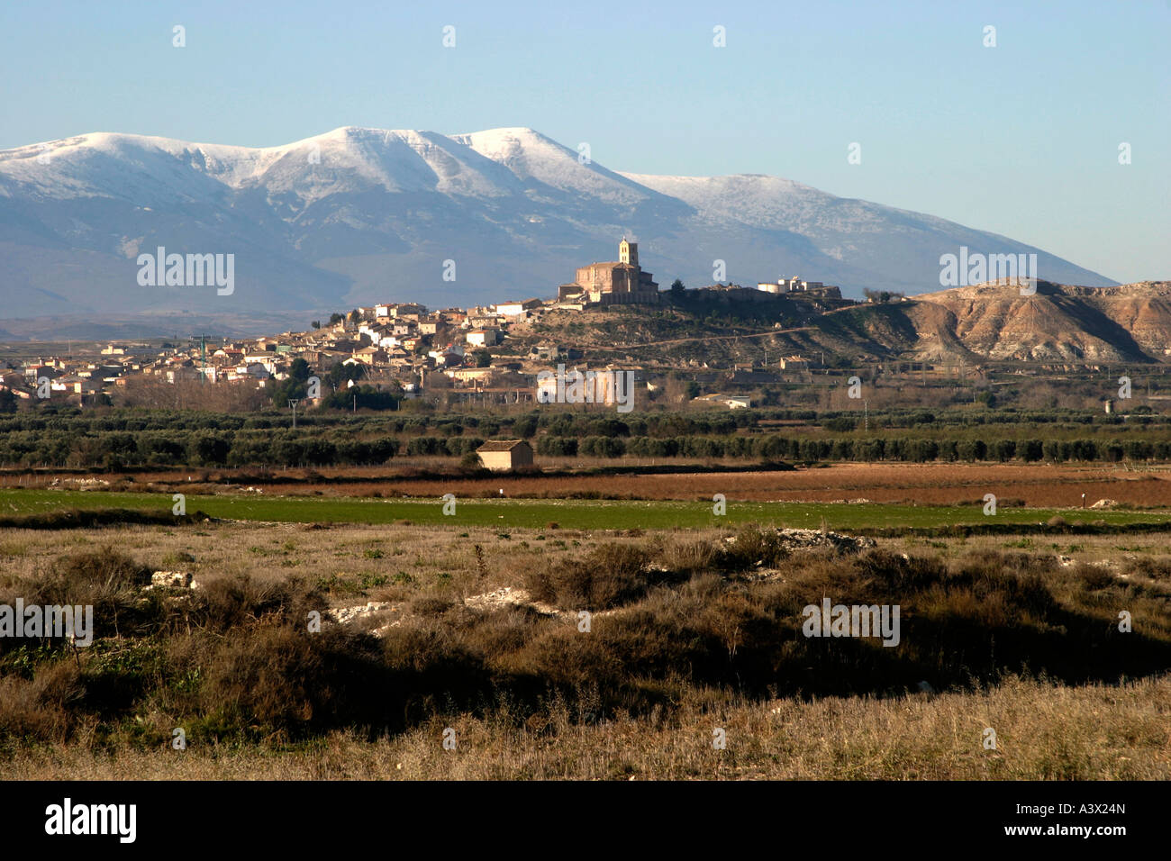 hilltop town, mountain backdrop; Sierra de Moncayo Stock Photo - Alamy