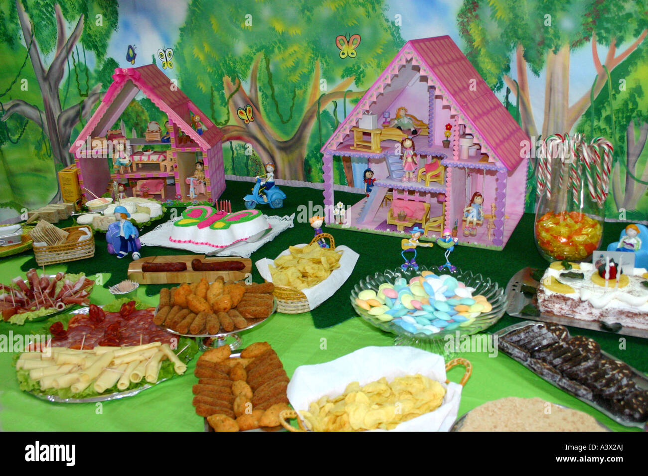 Kids party candy table Stock Photo - Alamy