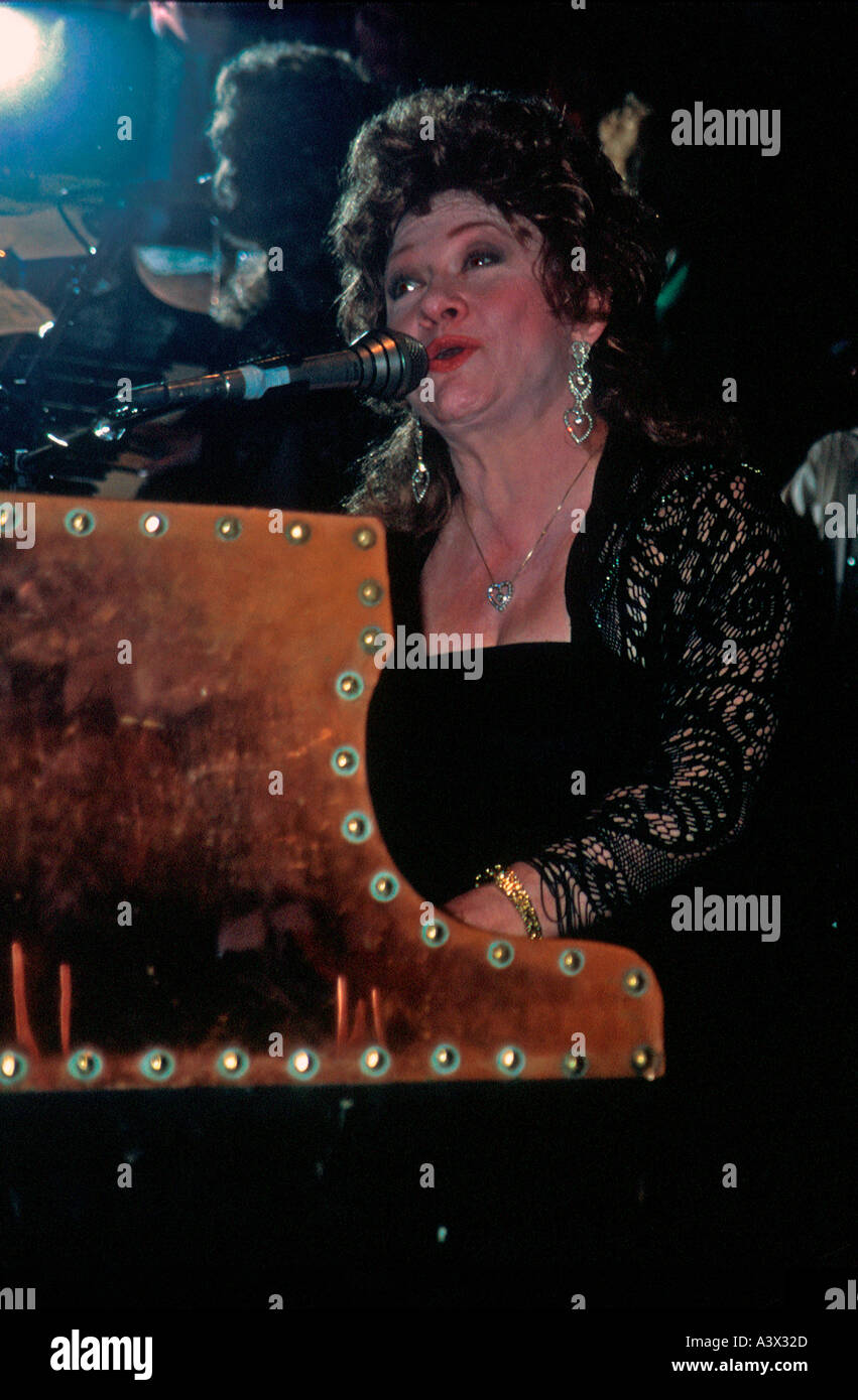 Piano player bar hi-res stock photography and images - Alamy