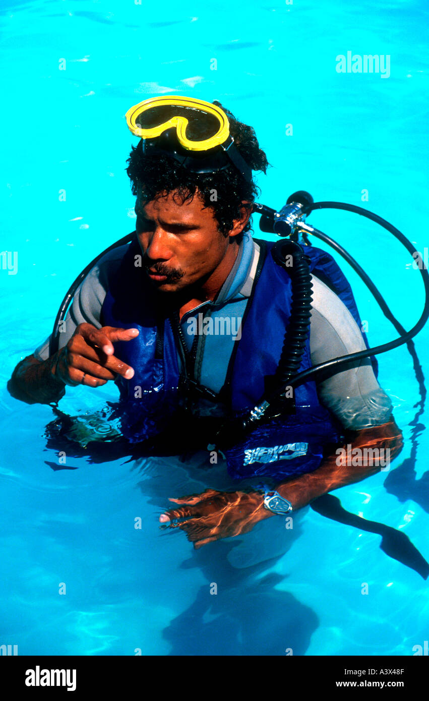 Diving instructor swimming pool lesson Sheraton Resort Viti Levu Fiji ...