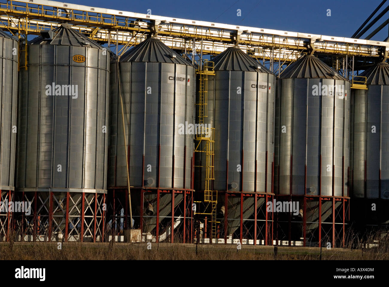 Rice silos hi-res stock photography and images - Alamy