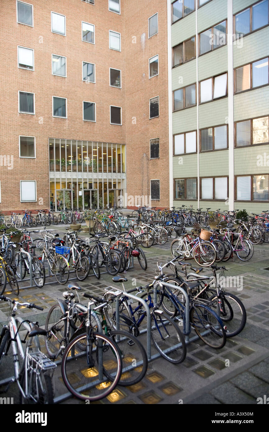 bicycle park modern building Stock Photo - Alamy